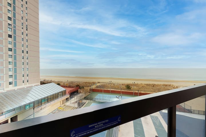 Chic Ocean-view Gem: Pools, Gym & Tennis Oasis - Ocean City, MD