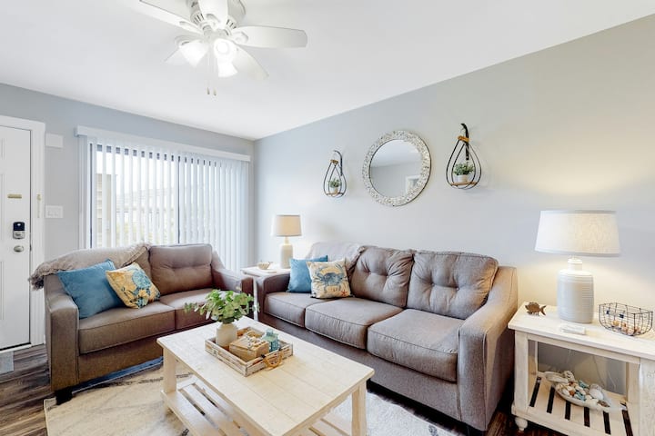 Updated 2br,hot Tub,shared Pool, Walk To Beach/bay - Ocean City, MD
