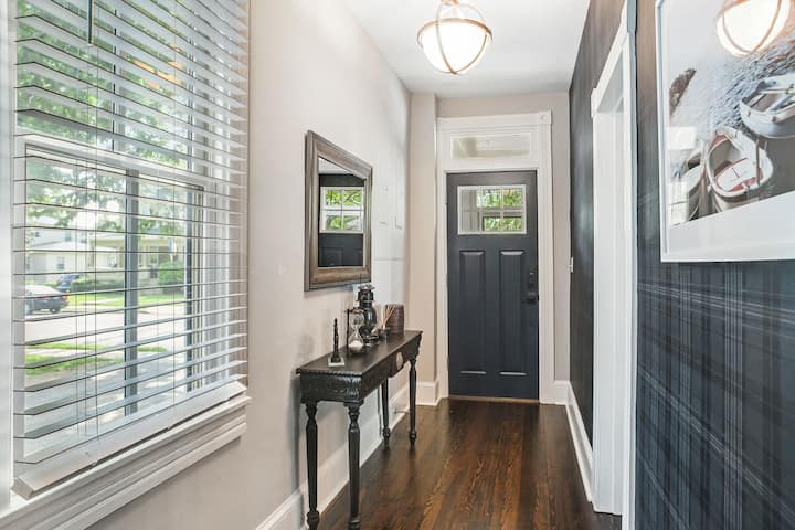 Downtown 4br | Fireplace | Deck | Firepit - Arnold, MD