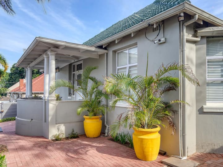 12c: 2 Sleeper Studio Apartment - Durban