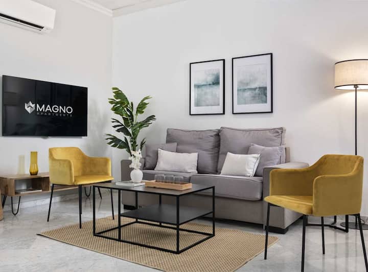 Apartamento De Dos Dormitorios Y Terraza Común - Sevilla, España