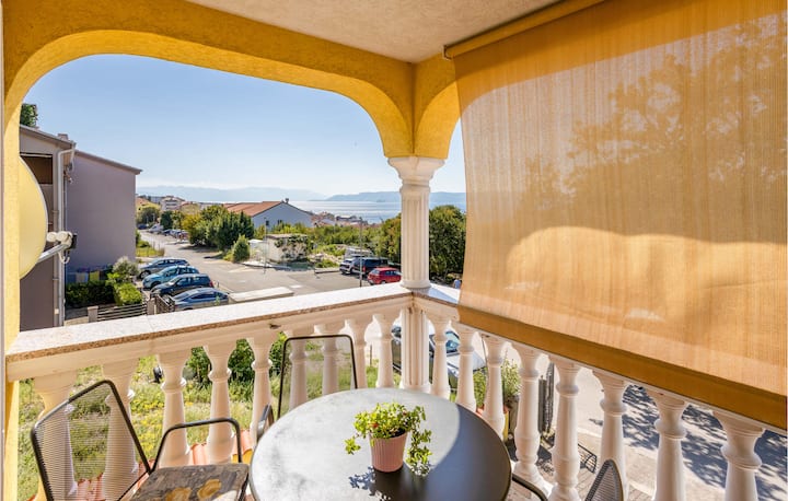 Lovely Apartment In Crikvenica - Selce