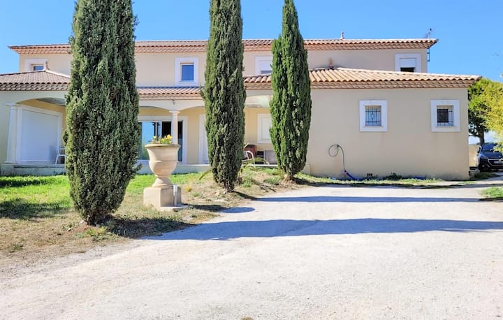 Gorgeous Apartment In Loupian - Loupian
