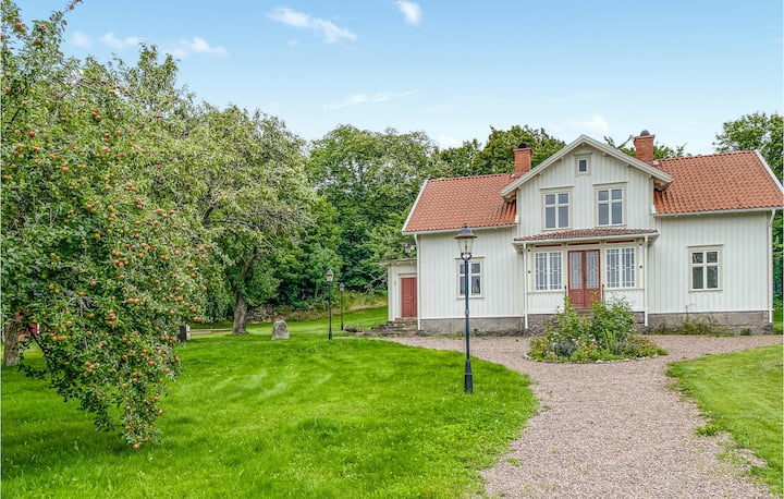 4 Bedroom Stunning Home In öDeshög - Ödeshög