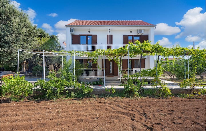 Lovely Apartment In Brodarica With Wifi - Šibenik