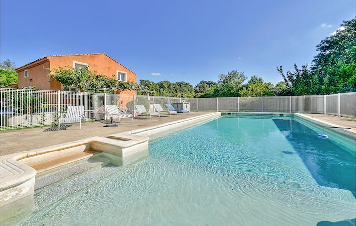 Stunning Home In Saint Martin De Crau - Arles