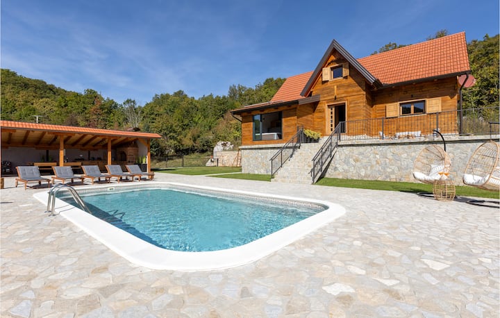 Beautiful Home In Barlete With Wifi - Gospić