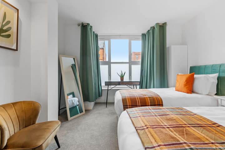 Ground Floor Apartment With Courtyard - ラフバラー