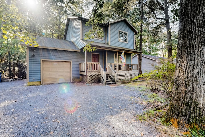 Cozy Dog-friendly Home With Fireplace & Pool - Ocean Pines, MD