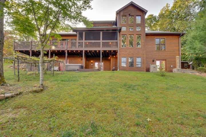 Expansive Mtn-view Ellijay Cabin: Private Hot Tub - Georgia