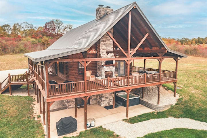 Hot Tub, Pool Table, & So Much More! Sleeps 16 - Ohio