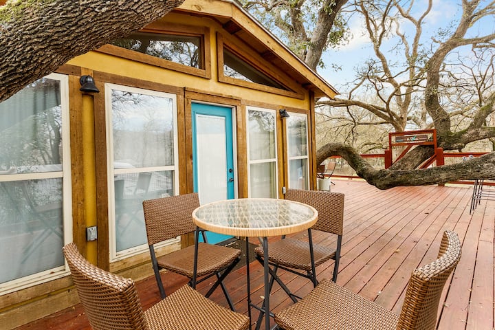 La Pluma Retreat | Cozy Treehouse | Nature Views - Canyon Lake, TX