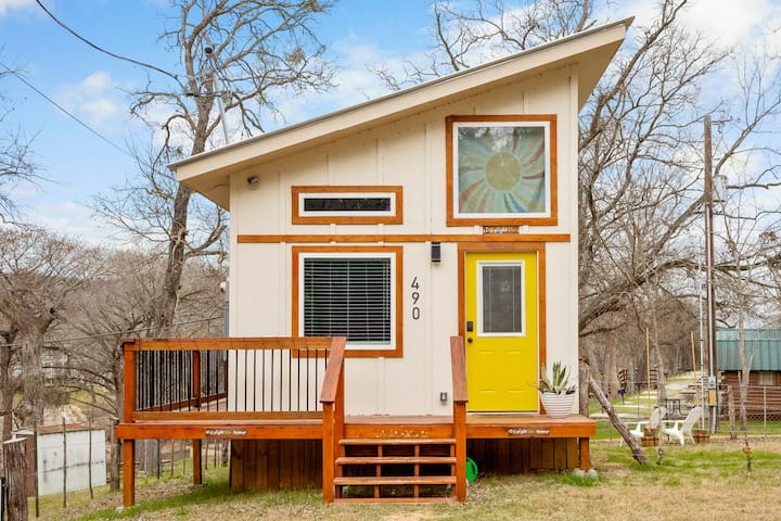Guadalupe River Stay | Cozy Couple’s Cabin - Canyon Lake, TX