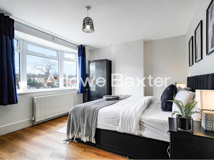Watford Large 5br Home | Contractors & Families - St Albans