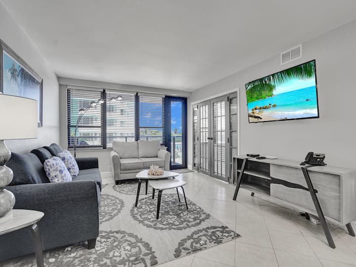 Cozy Beachfront 2 Bdr Miami Beach Condo 406 - Miami Beach