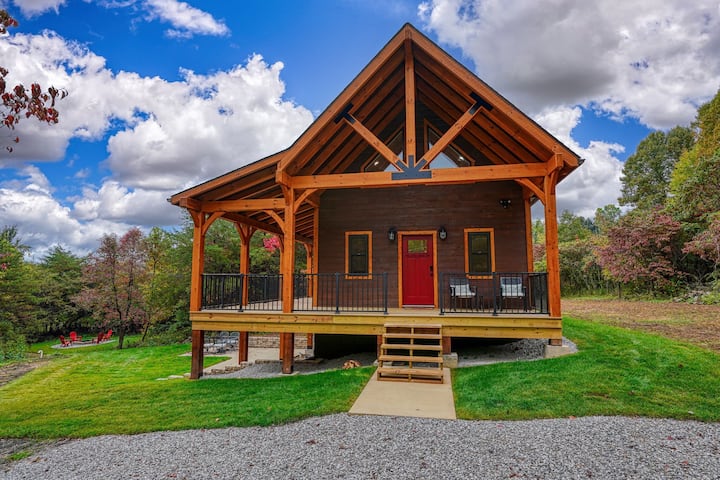 Seabass Retreat In Hocking Hills - Logan, OH