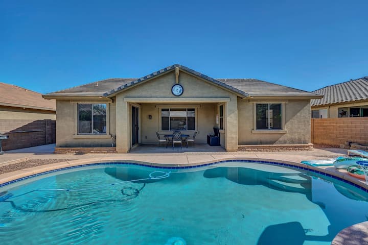 New! Pool, King Bed, Grill, Corn Hole - Avondale, AZ