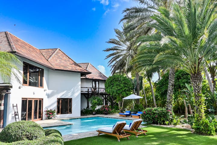 Lake View Villa With Staff, Jacuzzi And Pool - Punta Cana