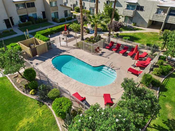 Top-notch 2br Spacious Condo With Shared Pool - Sloan Park Mesa