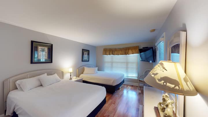 Scenic Golf Course Suites Modern 1br With Balcony - Pawleys Island, SC