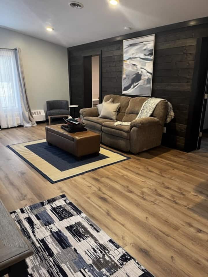 Modern Private 2 Room Suite In Boutique Hotel - Duck Lake State Park, Whitehall