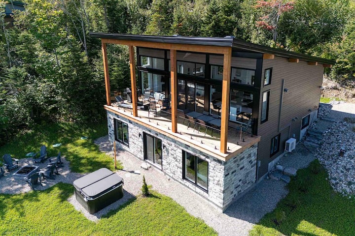 Louis Cyr 70: Vue Spectaculaire, Billard, Spa - Charlevoix