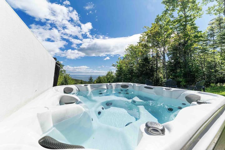 Louis Cyr 70 : Vue Imprenable, Spa & Billard - Quebec