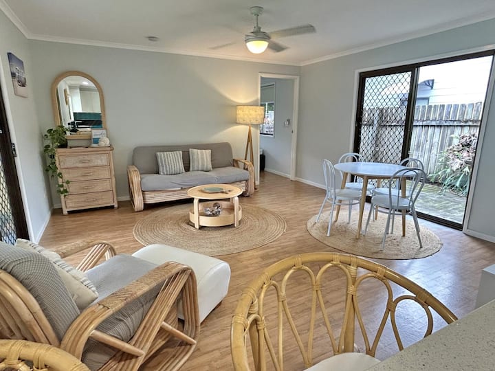 Renovated Two Bedroom House In The Heart Of Amity - Moreton Island