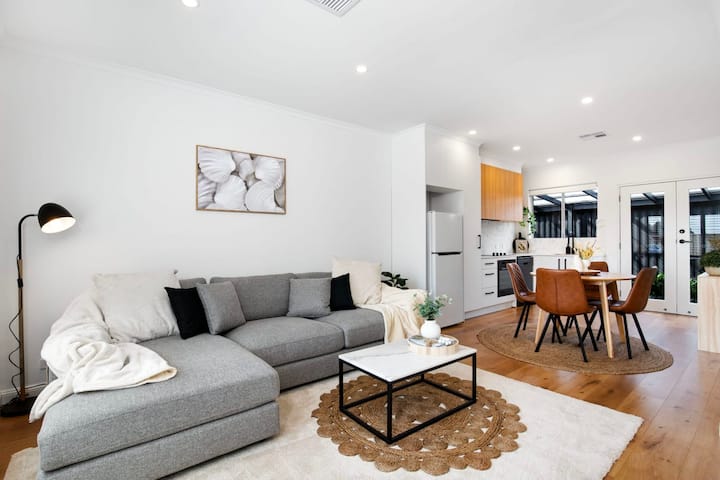 Frankie's Retreat Henley Beach - Adelaide