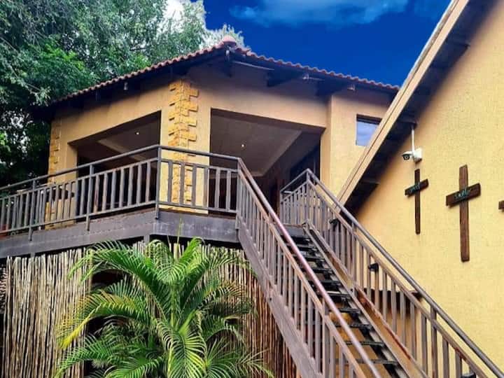 Palm Inn Guesthouse Deluxe Room - Lephalale