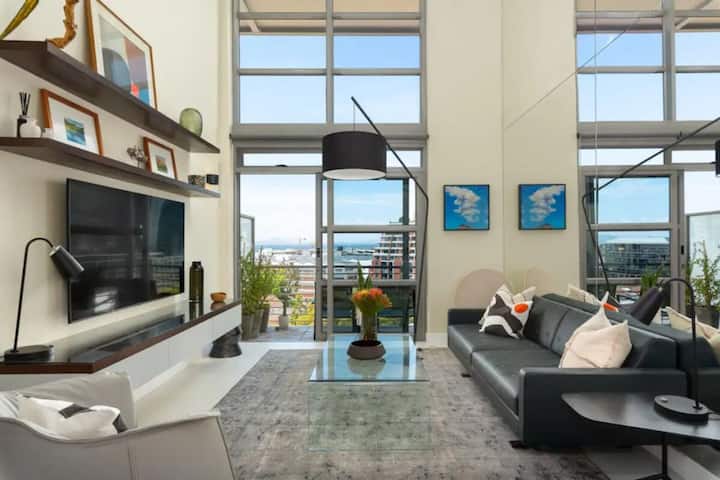 Stylish Luxurious Loft With Incredible City Views - Camps Bay