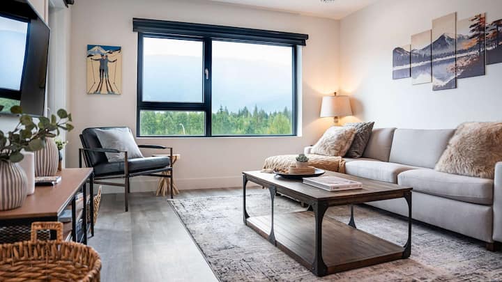 Condo With Hot Tub - Revylation - Revelstoke