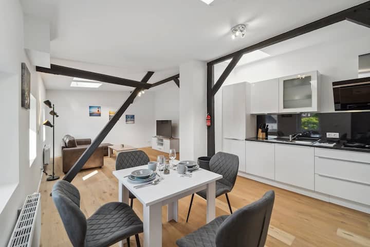 Up To 4 People Elevator Close To The Center - Wilhelmshaven