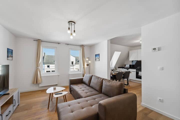 Up To 4 People Elevator Close To The Center - Wilhelmshaven