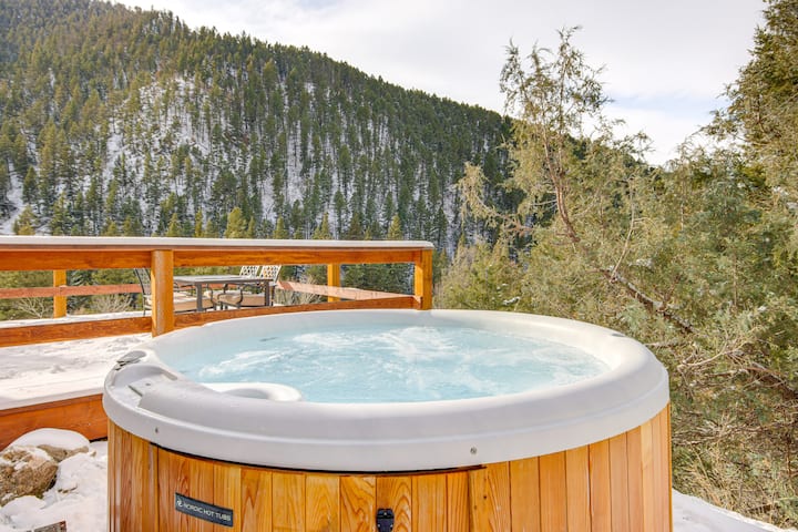 Secluded Livingston Retreat W/ Deck + Fire Pit! - Montana