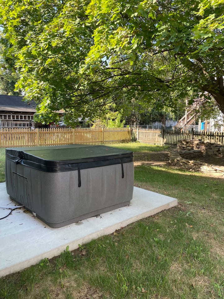 Vacation Rental Thistle Cottage - Harpers Ferry, WV