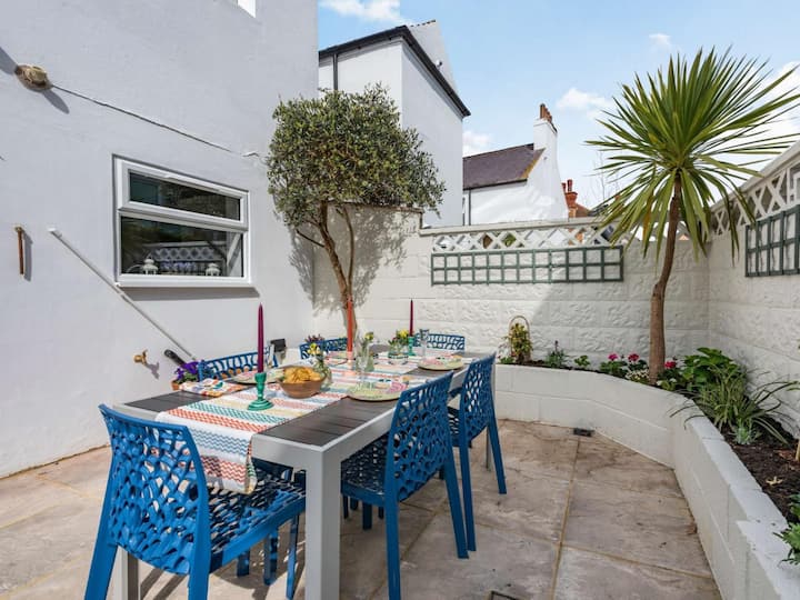 3 Bed In Eastbourne (Oc-ehc01) - Eastbourne