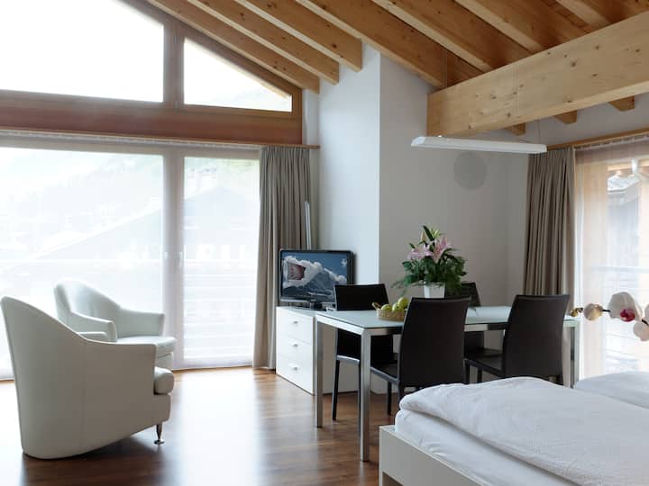 Studio Superior Parrot (Studios Parrot) - Zermatt
