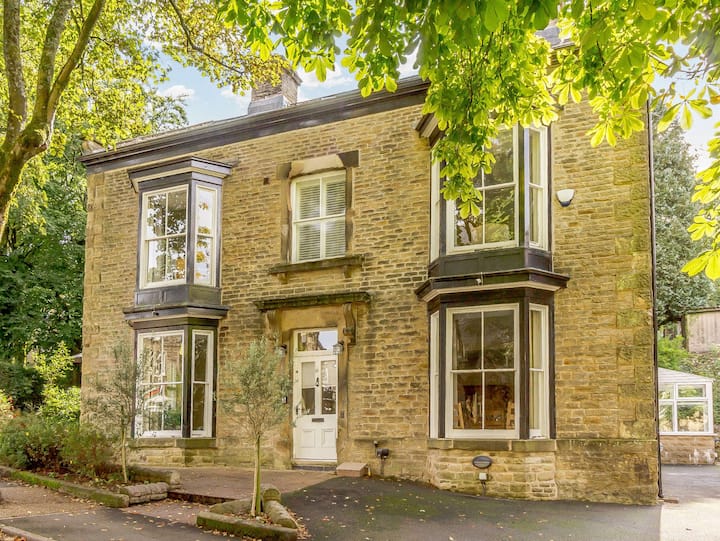 9 Bed In Buxton (57932) - Castleton
