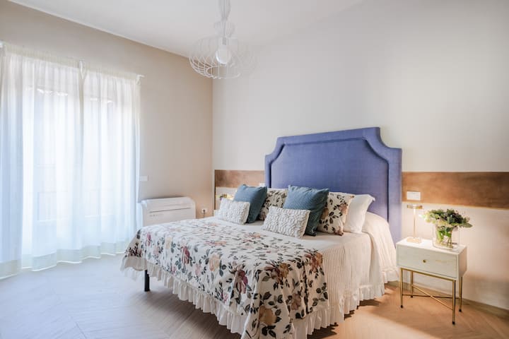 Luxury Modern Apartment With Elevator And Balcony - Lucca