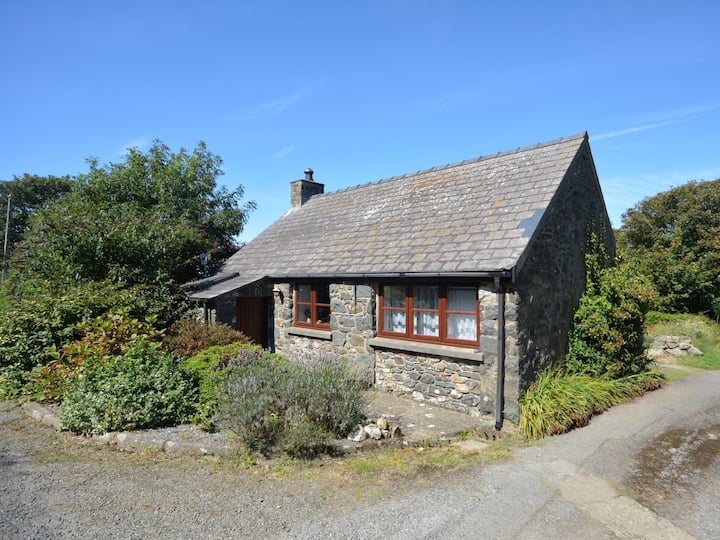 2 Bed In Trefin (53019) - Solva
