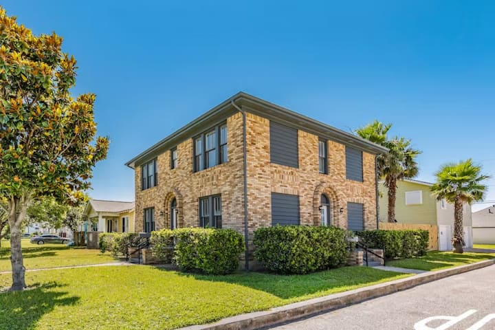 Serene Cove - 3 Homes, Close To Beach W/ Hot Tub - Galveston