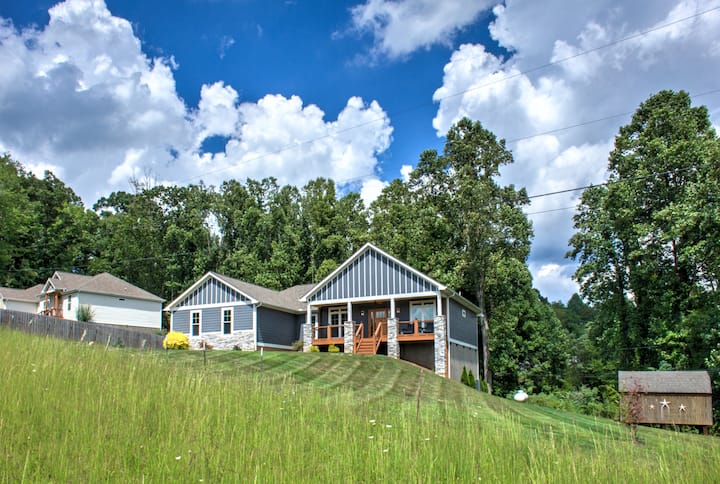Mountain Views, Game Room + Biltmore Pass - Asheville, NC