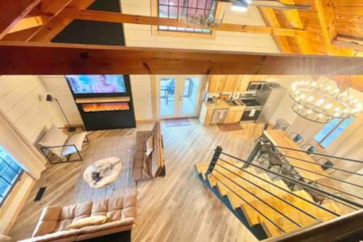 Modern Lake Side Nest Hotub Fenced Yard King Beds - Sevierville, TN