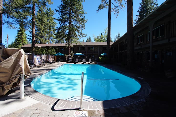 Spacious 2br Apartment Near Casinos & Lake - South Lake Tahoe, CA
