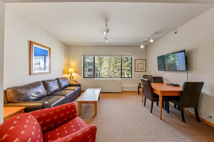 246  | Après-ski Studio – Gym, Hot Tubs + Parking - Olympic Valley, CA