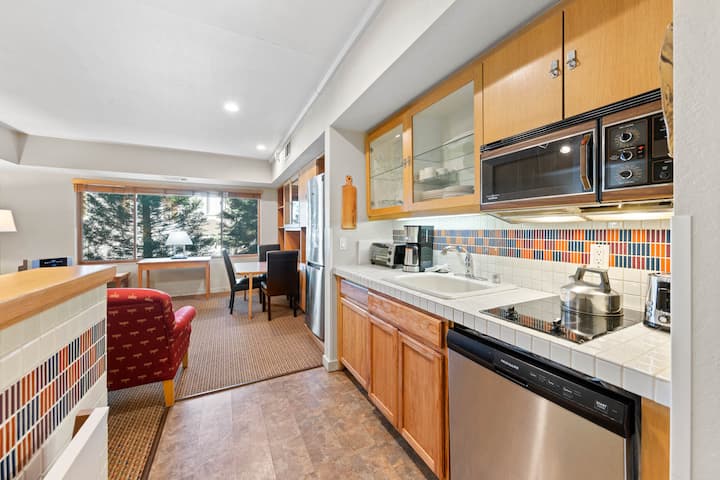 215 | Stay & Ski Studio By Slopes - Full Fridge - Olympic Valley, CA