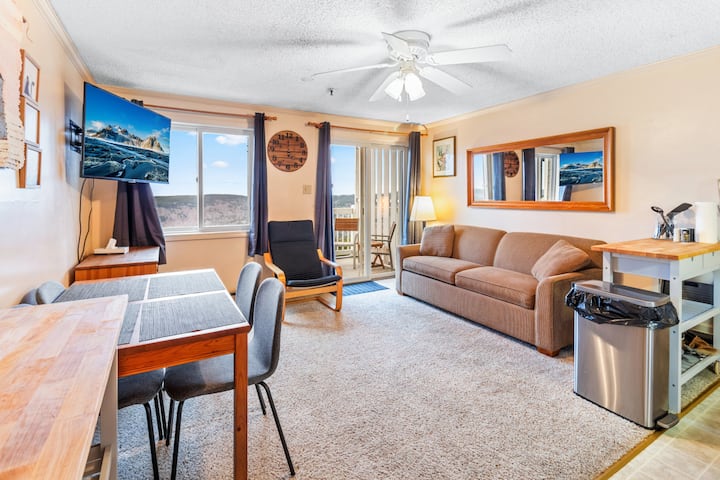 Steps From Slopes Great Views Parking Free Wi-fi - Snowshoe, WV