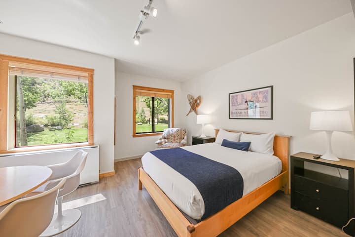 149 | Modern Studio W/ A/c, Wi-fi, Views & Pool - Tahoe City, CA