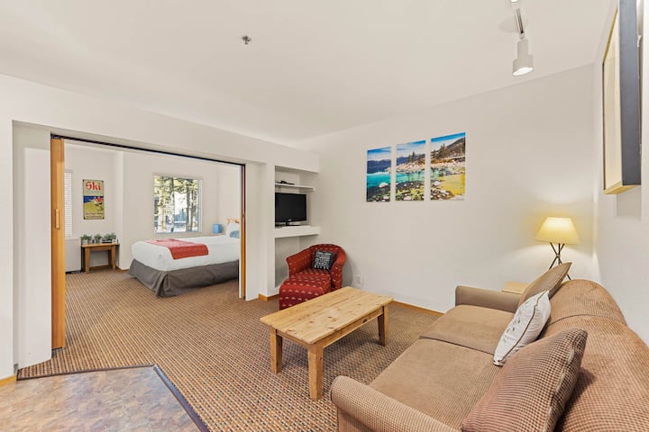 144 | King Studio Escape + Full Fridge, Walkable - Lake Tahoe